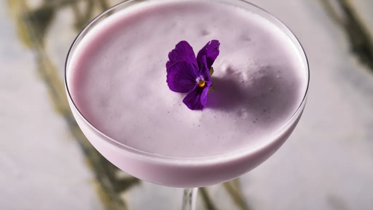How to Make Instagram-Worthy Edible Flower Cocktails at Home | Business ...