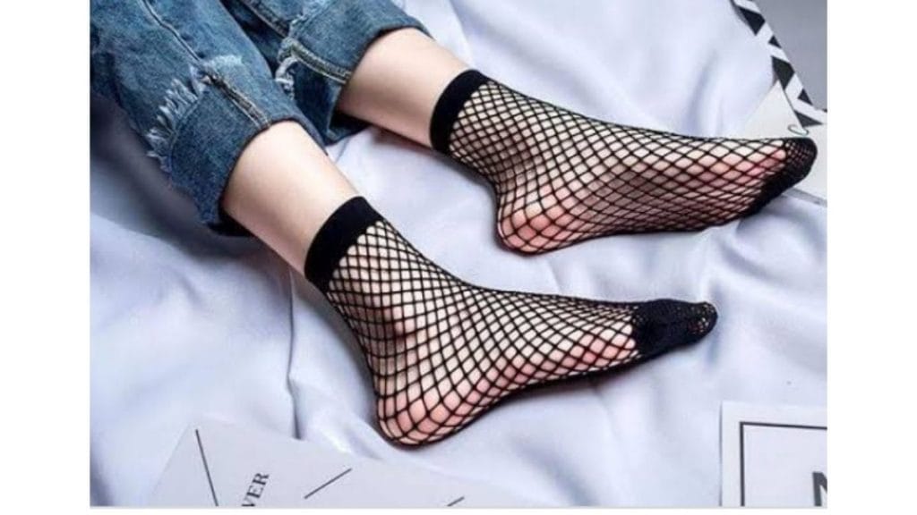 5 best fashionable ways to style your fishnet stockings for a bold look ...